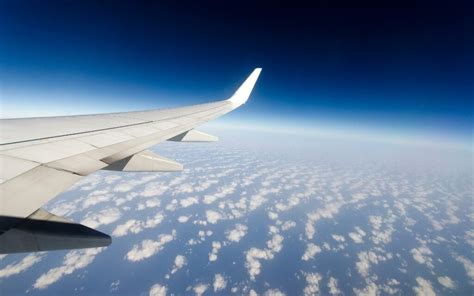 Heres The Real Reason To Turn On Aeroplane Mode When You Fly Stuff