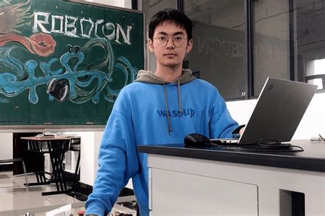 点赞！机械工程学院2022届校友李佳阳荣获“中国大学生自强之星”称号创新全国学联机器人