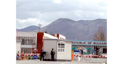 Интензивен трафик за товарни автомобили на гранични пунктове с Румъния и Сърбия