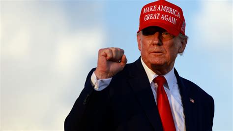 美国2024年总统大选竞争加剧特朗普民调支持率超拜登 凤凰网视频 凤凰网