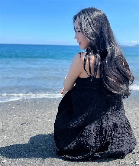 小s二女儿近照曝光！穿吊带烫大波浪不似15岁 Nestia