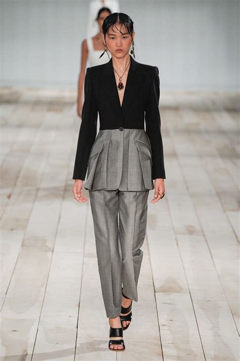 Alexander McQueen Prêt À Porter Printemps Été 2020 Défilé Vogue
