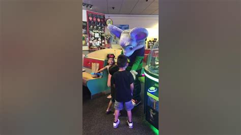 Meeting Chuck E Cheeses For The First Time In Honolulu Youtube