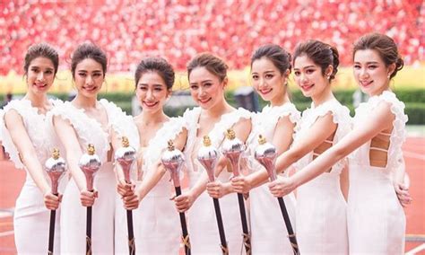 ส่องขบวนพาเพรดสวย หล่อ ในงานฟุตบอลประเพณีจุฬาฯ ธรรมศาสตร์ ครั้งที่ 72