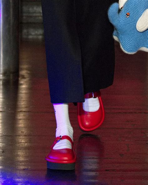 남성복의 새로운 트렌드로 떠오른 메리 제인 슈즈