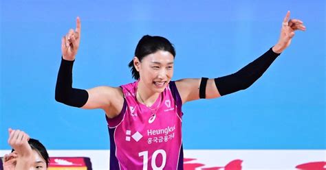 흥국생명 선두 행진 이끄는 배구 여제 김연경의 분전
