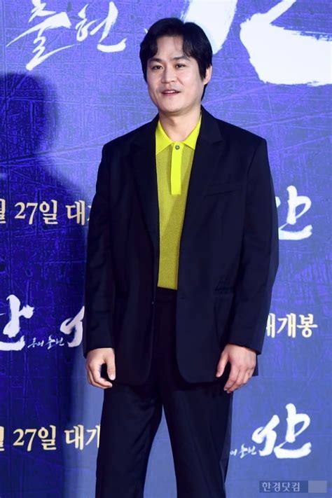 포토 김성균 친근한 모습