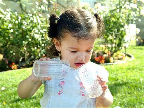 4 Mitet Për Ujin E Pijshëm Tek Fëmijët Pernenat Al
