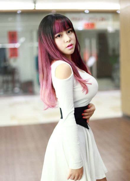 乳神小孽代言游戏 化身性感女仆 新浪游戏 手机新浪网