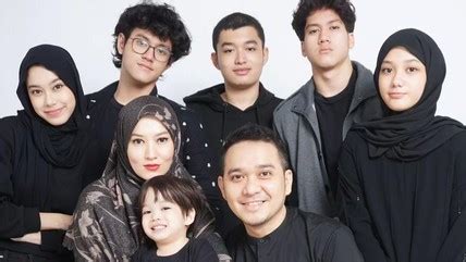 7 Potret Ultah Fadli dan Fadlan, Kompak Bersama Istri dan Anak - Foto 1