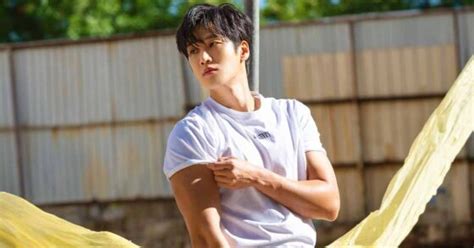 When Itaewon Class Actor Ahn Bo Hyun Allegedly Made A Staff Member Hold