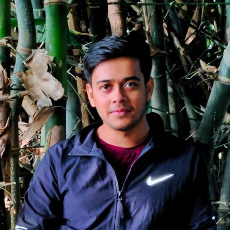 about shubham kumar medium