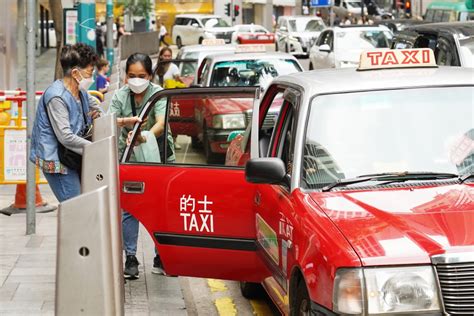 的士記分制實施近一周 一名司機因濫收車費及兜客等被記10分 星島日報