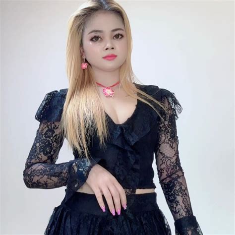 ជីវិតរស់នៅគ្មានស្នេហាកាន់ធម័ចឹងទៅមានអីសប្បាយតើ សាករស់នៅចឹងដែលទៅអត់ស្លាប់ហេ អត់ដើរសល់លុយទៀត🤪🤪🤪 김은정