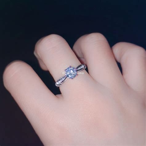 S925银18k金高碳钻石六爪婚纱戒指女八十分仿真钻石婚戒节日礼物 虎窝淘
