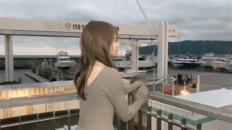 【公式】乃木坂46 秋元真夏 卒業記念写真集 『振り返れば、乃木坂』発売中！ On Twitter 真夏と卒業旅行 日が落ちてきました