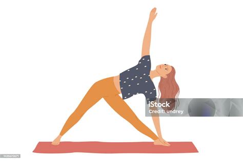 삼각형 포즈 세 모서리 또는 트리코나사나 여자는 측면에 구부리고 그녀의 손을 들어 요가 운동을 수행합니다 삼각 자세에 대한 스톡