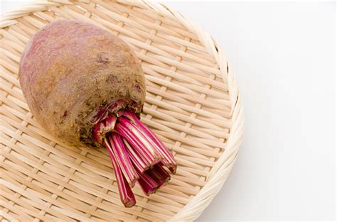 붉은 사탕 무 우 또는 대나무 체에 사탕 무입니다 농업에 대한 스톡 사진 및 기타 이미지 농업 대나무 욕조 비름과 석죽목