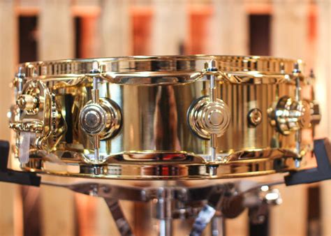 Dw 4x14 Collectors Bell Brass Snare Drum W Gold Hardware Drvn0414s