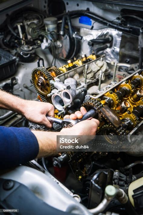 자동차 수리 상세한 풀리 와 부품 V6 엔진의 정비 V6에 대한 스톡 사진 및 기타 이미지 V6 공연 기계 부분 Istock