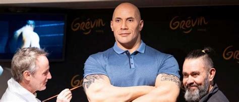 La Roca Johnson Enfrentado Con Su Figura De Cera Mendoza Post