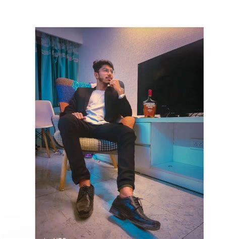 Saurabh Singh Saurabhsing127 Snapchat Stories Spotlight And Lenses