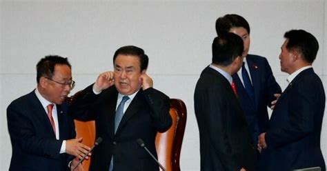 文의장 한국당 회기 필리버스터 불허 수정안 토론도 조기 종결
