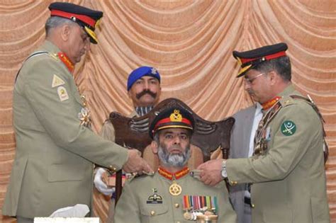 آرمی چیف کا آرمی سروس کور سینٹر نوشہرہ کا دورہ