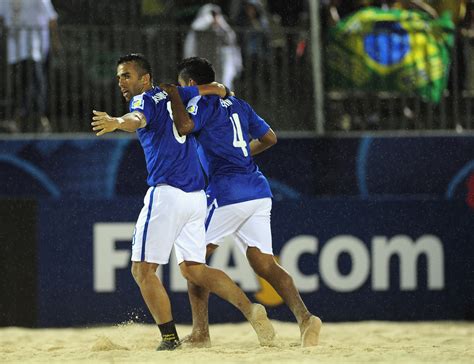 Brasil vence Ucrânia e fica a um passo das quartas no Mundial