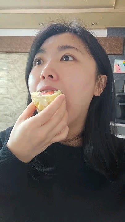 딸기 크레이프 롤 한 입 먹방 딸기디저트 한입 먹방 딸기크레이프롤 Youtube