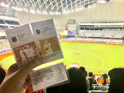 ⚾️ 只看過二次元棒球動畫的我第一次被朋友帶進場看中職比賽👀友人還製作了新手友善說明卡片有夠用心！🥺💞