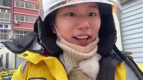 薇薇第1天送外卖没想到跑单比师傅还厉害努力赚钱的样子最美 YouTube