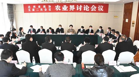 胡杰参加市政协五届二次会议小组讨论：吃透政策摸清家底献出良策