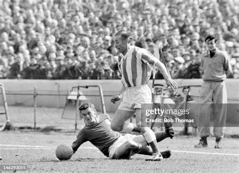 365 Stanley Matthews Stoke City Photos And High Res Pictures Getty Images