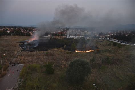 Фото Гори сува трева во близина на ресторанот „Рагуза“ во Ново Лисиче