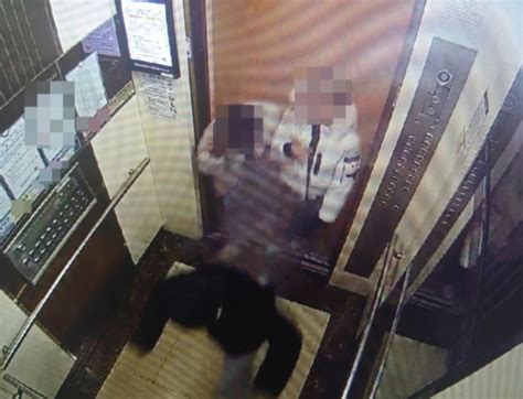 딸이 현관에 소화기 뿌렸다 아빠의 신고알고보니 주차장 테러 여중생