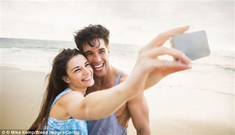 Le Relfie La Nouvelle Tendance Inspirée Du Selfie Sur Les Réseaux Sociaux