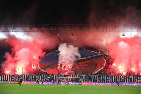 Wisła Kraków Kibice na meczu Białej Gwiazdy z ŁKS em Łódź Dostało