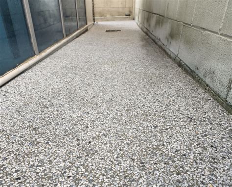 콩자갈노출포장상세보기 솔잎조경