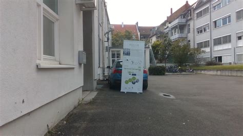 detect postman and box outside object detection dataset by
