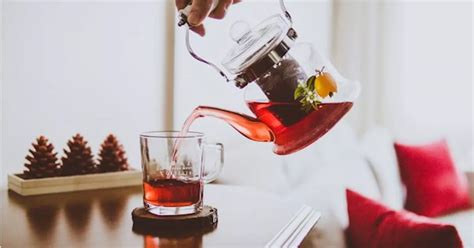 El té natural que es un potente diurético tiene antioxidantes y ayuda