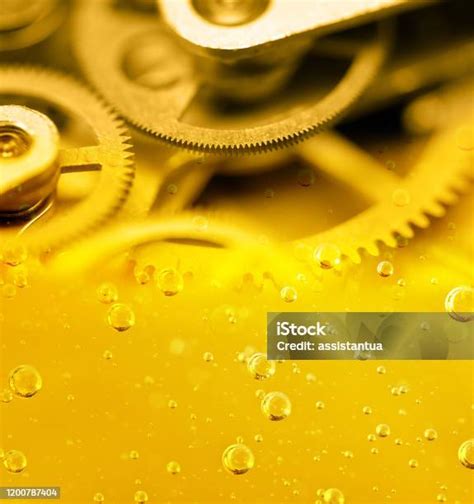 오일의 메탈 기어 자동차 서비스 개념입니다 메커니즘 엔진 모터의 오일 변화 가솔린에 대한 스톡 사진 및 기타 이미지 가솔린 강철 개념 Istock