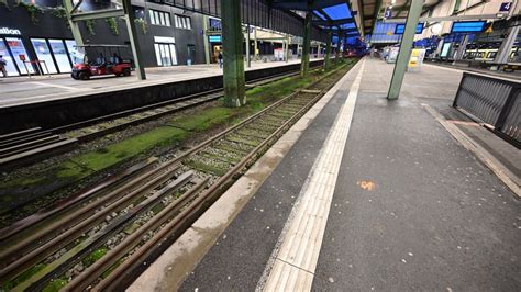 Stuttgart Hauptbahnhof wegen Polizeieinsatz geräumt Zugverkehr