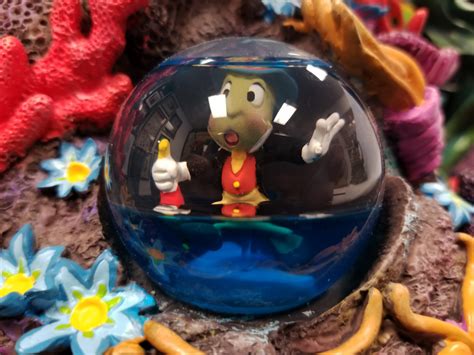 Pinocchio Underwater Snow Globe Id Octdisneyana17250 Van Eaton
