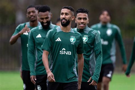 إصابة الفرج قائد منتخب السعودية بقطع في الرباط الصليبي