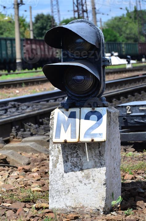 Semáforo De Semáforo Ferroviário No Contexto De Uma Paisagem
