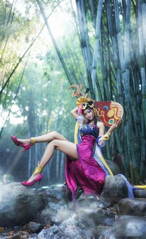 王者榮耀真人cosplay奶量大比拼！楊玉環完勝蔡文姬，奶量十足 壹讀