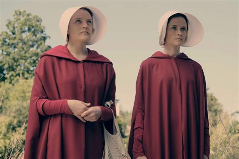 The Handmaid s Tale é eleita como uma das melhores séries do século 21