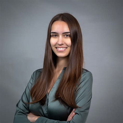 Rebecca Eggert Website Headshot