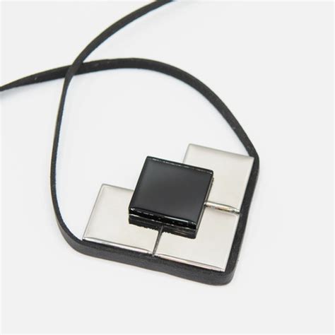 Élan Small V Shape Silver Glass Mosaic Necklace Ornamental